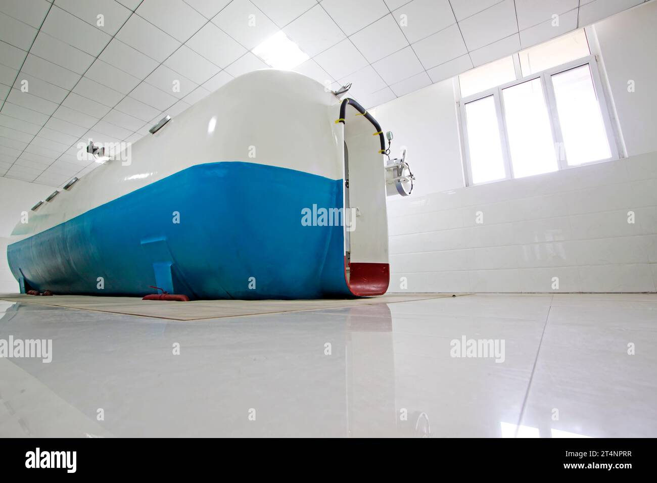 Medical Hyperbaric oxygen chamber internal structure Stock Photo - Alamy