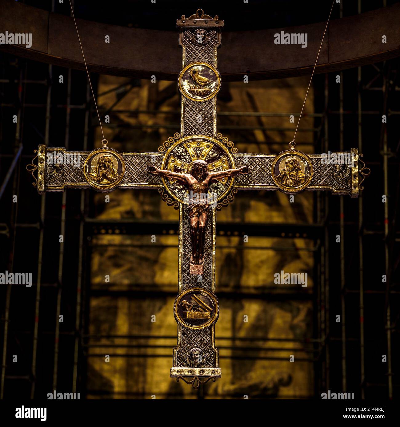 Catedral crucifijo exterior hi-res stock photography and images - Alamy