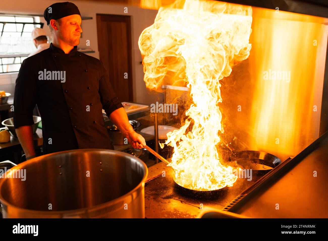Kitchen restaurant flame hi-res stock photography and images - Alamy