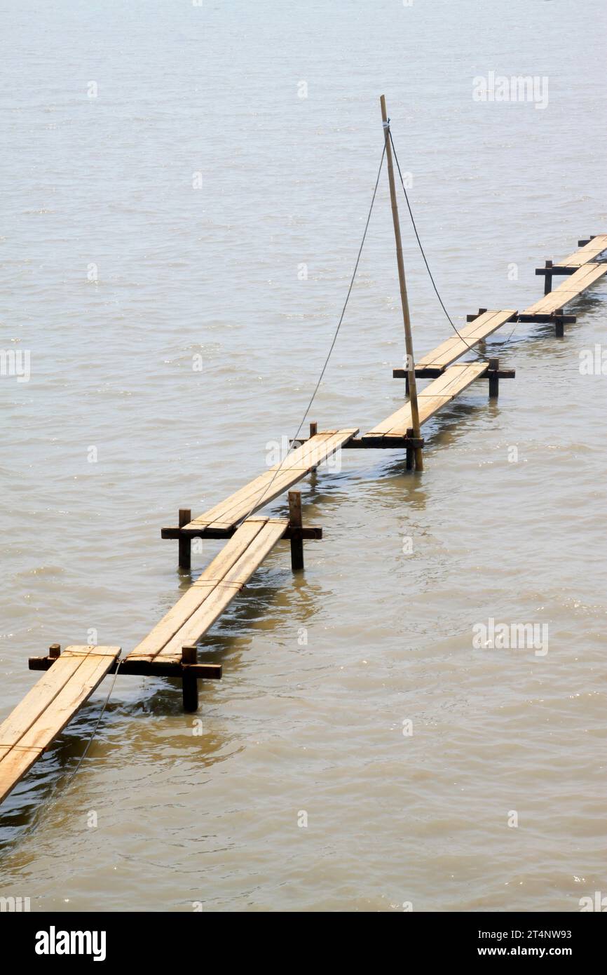 Lakes and water features hi-res stock photography and images - Alamy