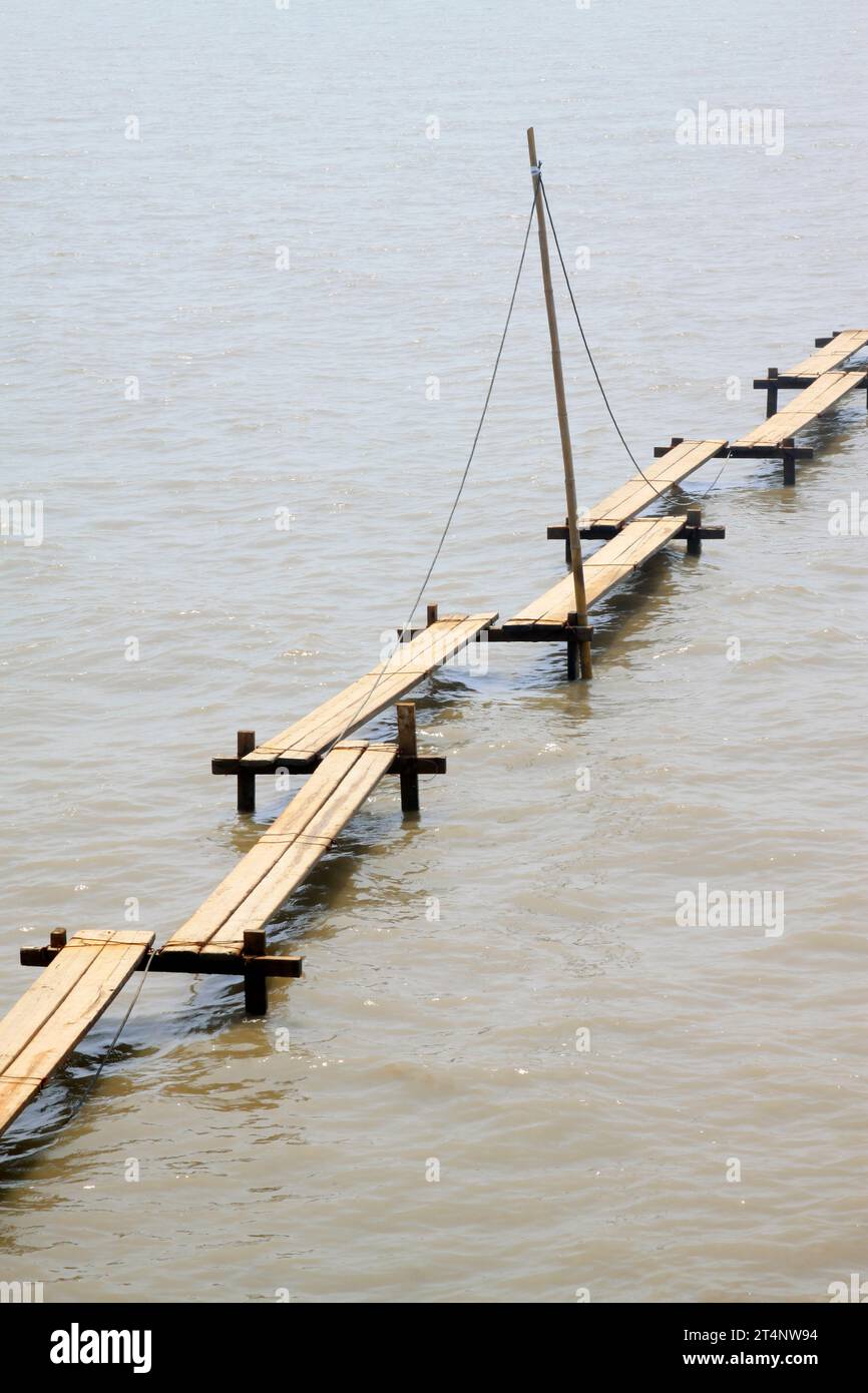 Lakes and water features hi-res stock photography and images - Alamy