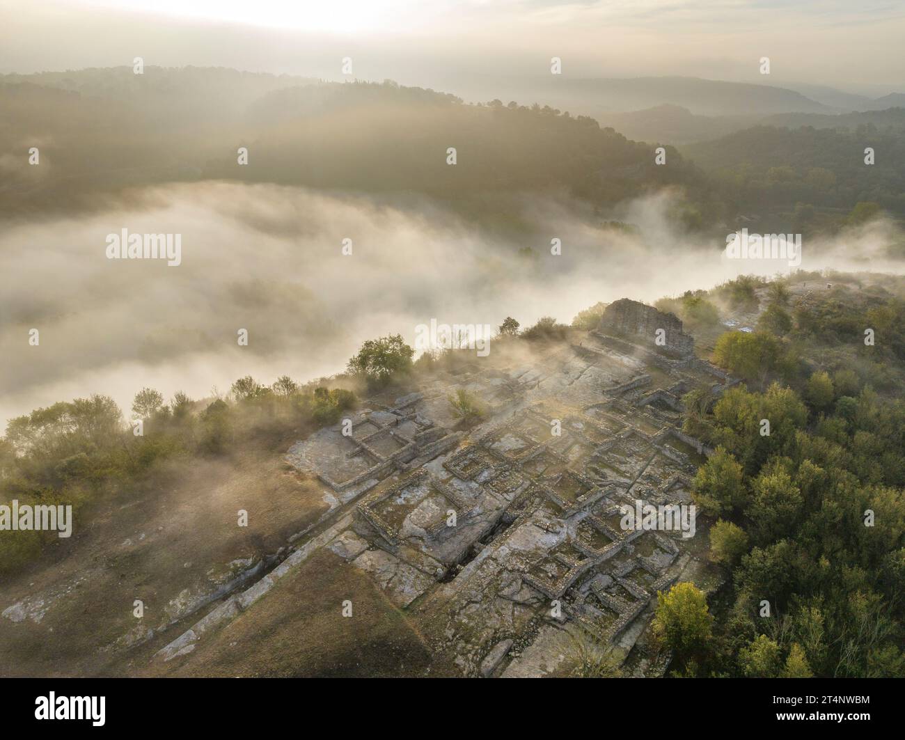 Jaciment arqueologic de lesquerda hi-res stock photography and images ...