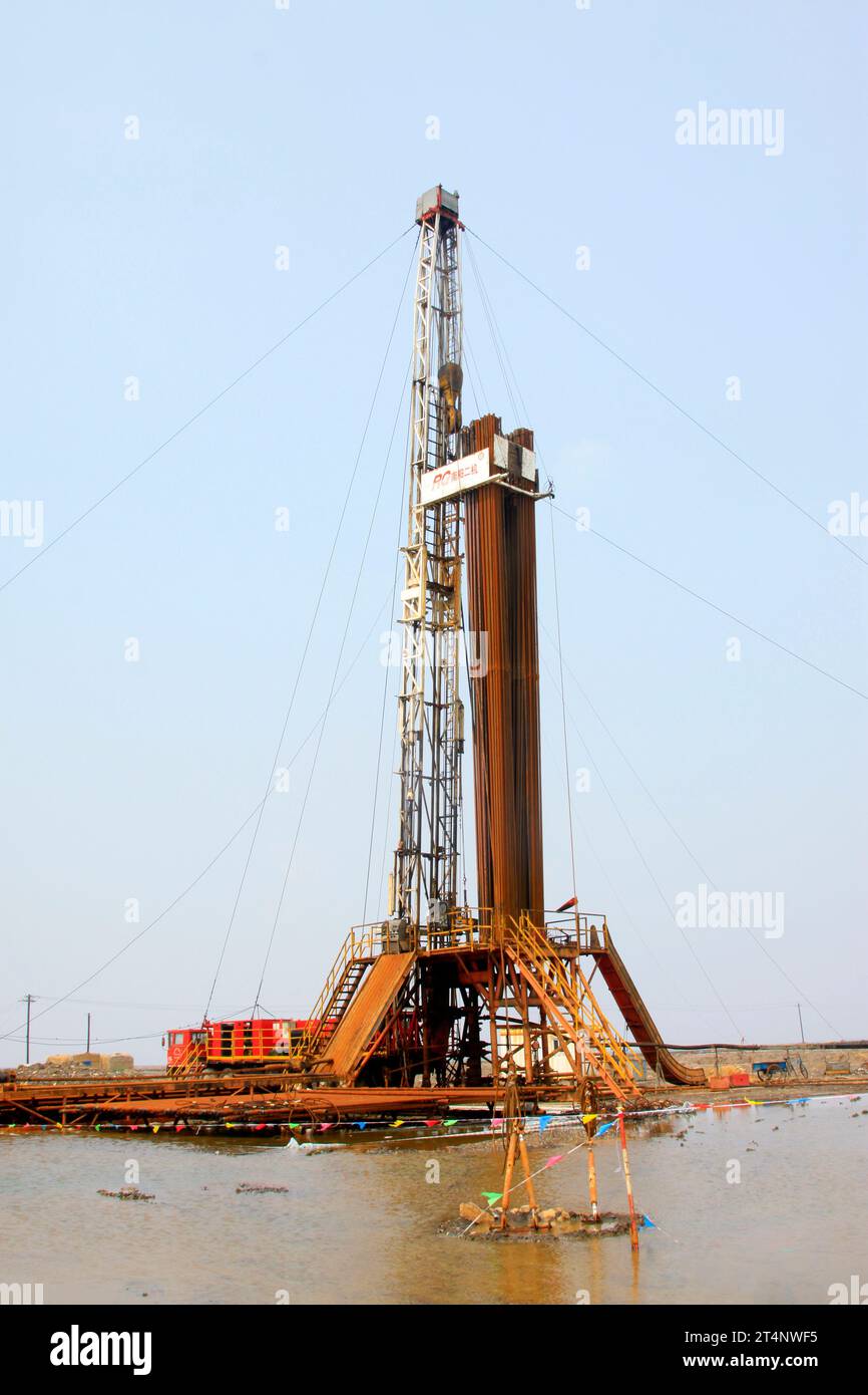 Drilling platform photo hi-res stock photography and images - Alamy