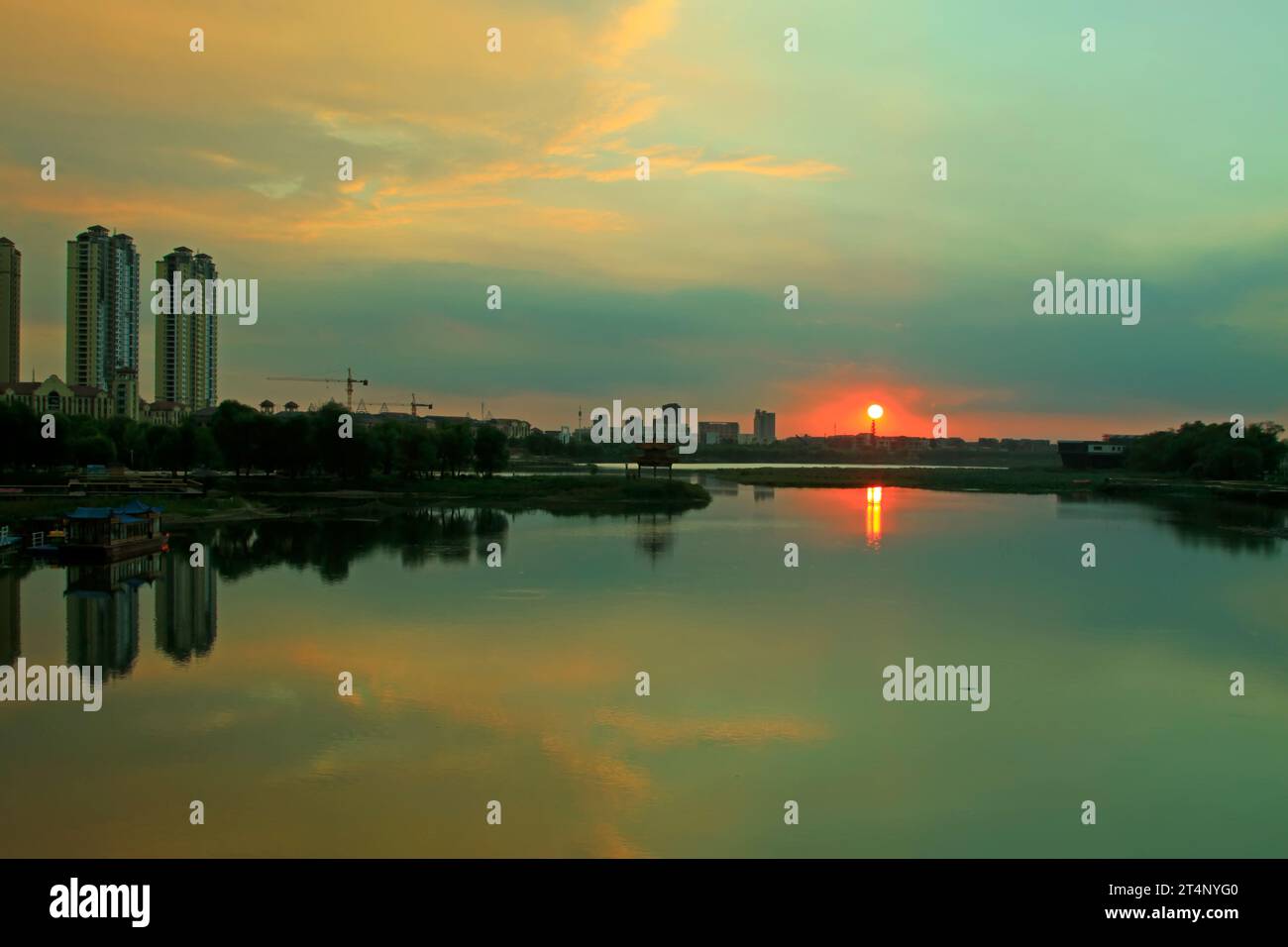 Waterfront city building scenery Stock Photo - Alamy