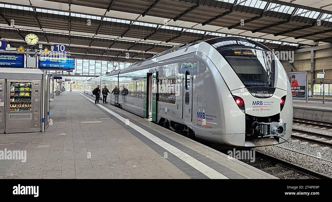 MRB Zug 01.11. 2023, Chemnitz, Hauptbahnhof, Zug der Mitteldeutschen ...
