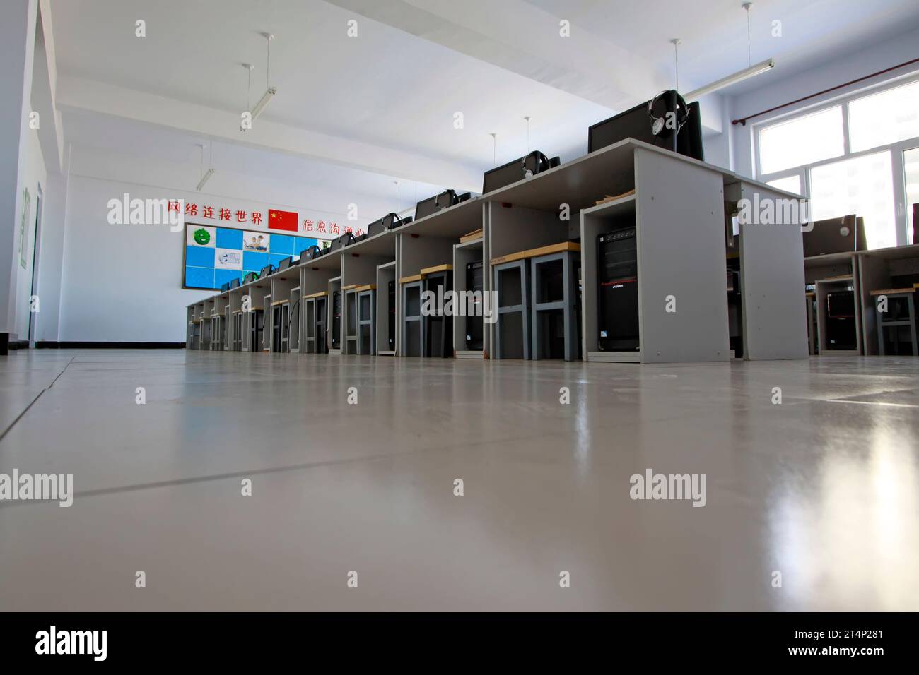 Multimedia classroom of primary school, China Stock Photo - Alamy