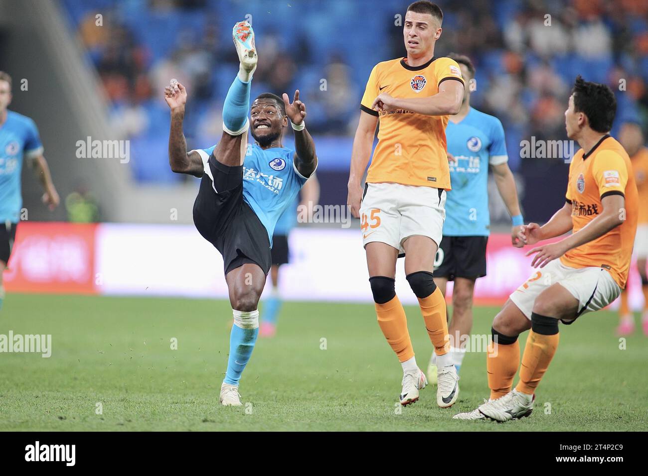 Qingdao Hainiu Football Club 2-2 draw Dalian Professional Football Club ...