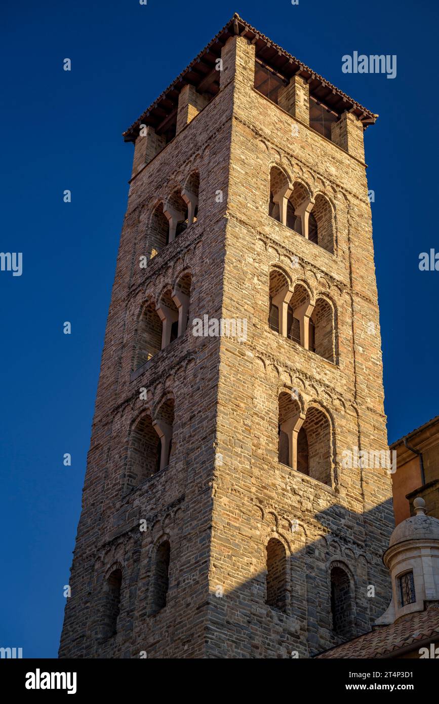 Edificio de arquitectura campanario hi-res stock photography and images ...