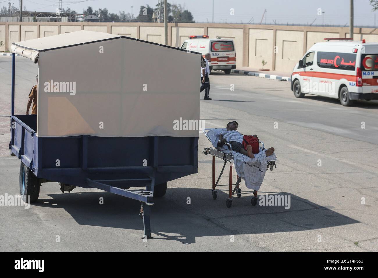 Rafah, Palestinian Territories. 01st Nov, 2023. Palestinian ambulances ...