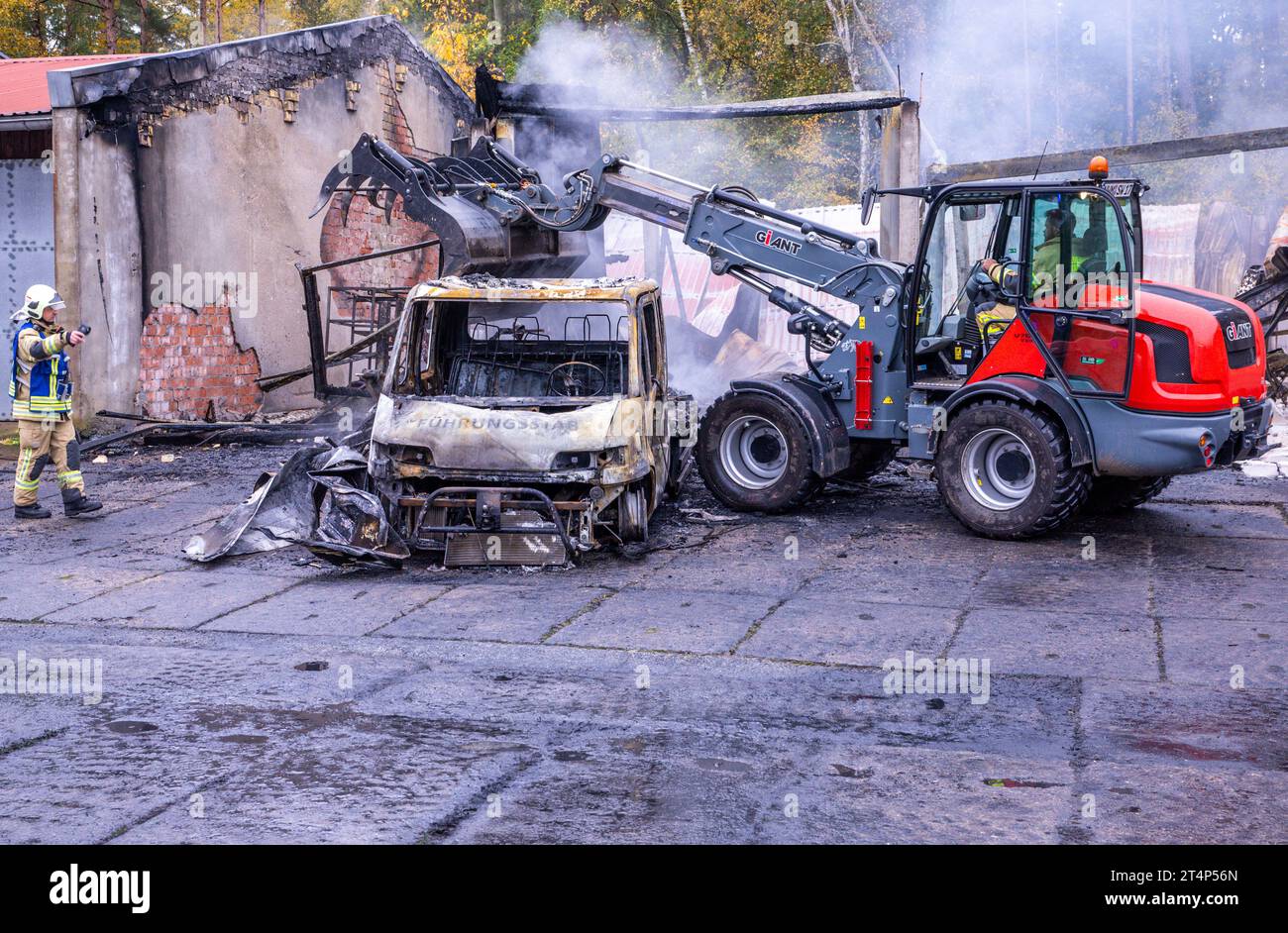 Warin, Germany. 01st Nov, 2023. Firefighters use a wheel loader to ...