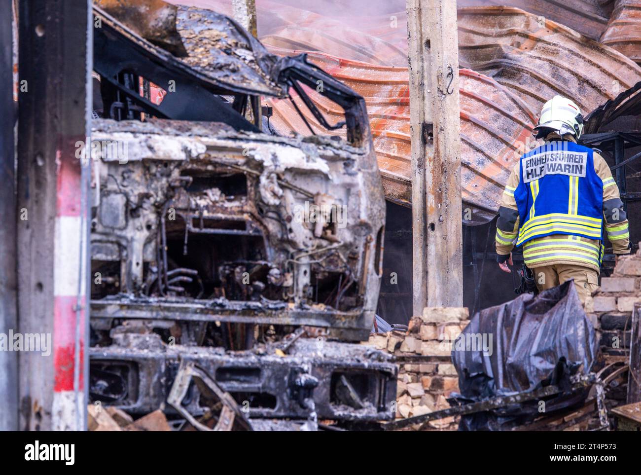 Warin, Germany. 01st Nov, 2023. Firefighters extinguish the last flames ...