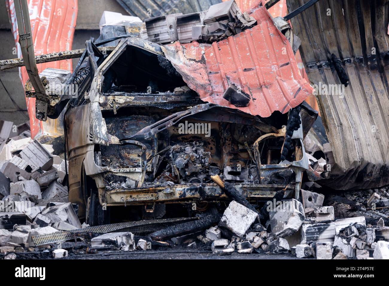 Warin, Germany. 01st Nov, 2023. A burnt-out fire engine stands in a ...