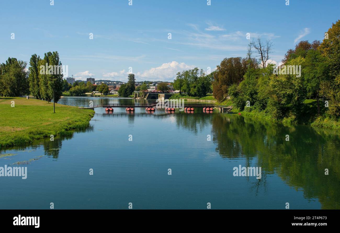 Pjesacki pontonski hi-res stock photography and images - Alamy