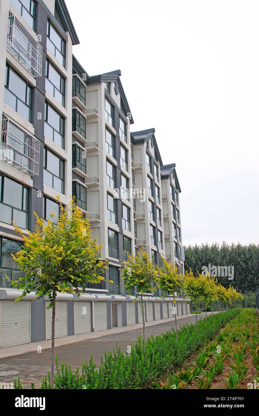 Grey high rise building hi-res stock photography and images - Alamy