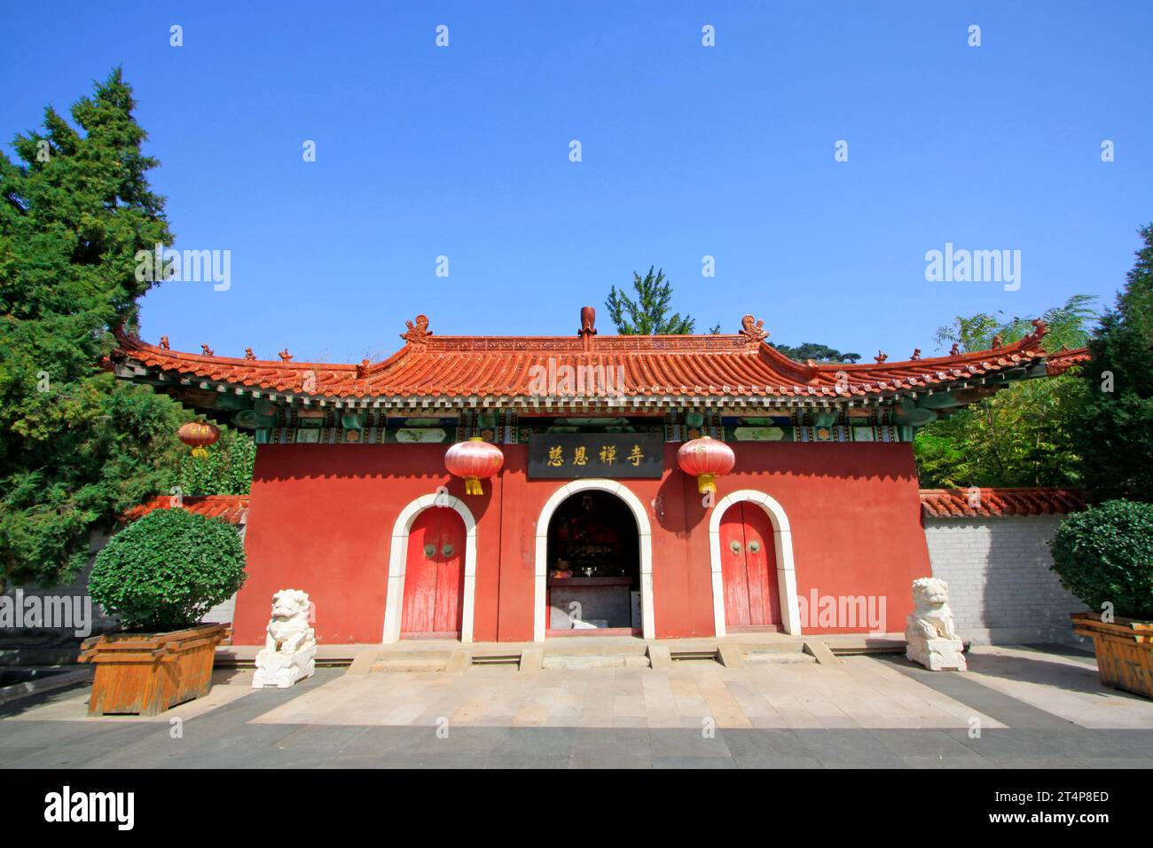 Chinese ancient temple architecture Stock Photo - Alamy