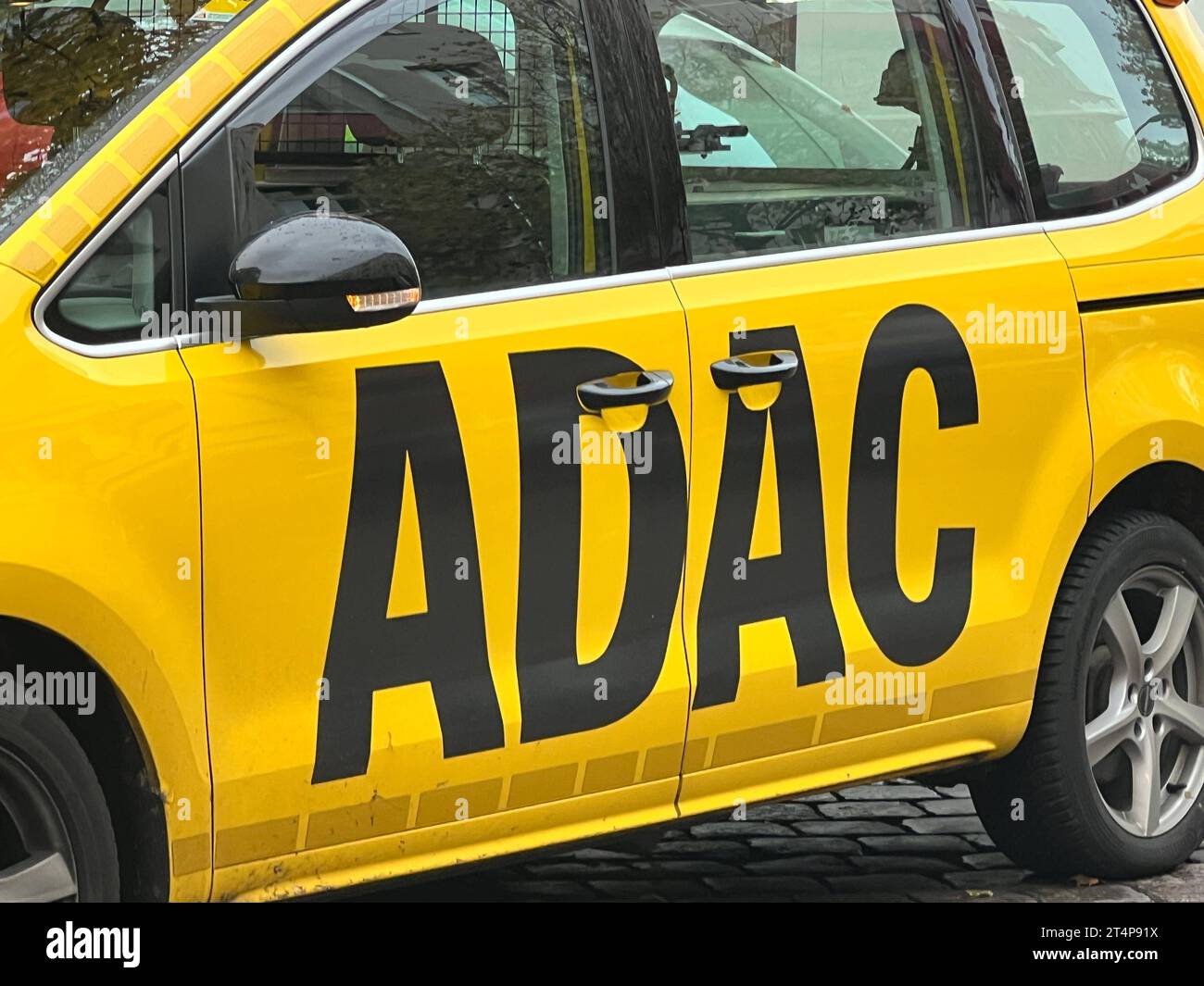 Pannenhilfe Fahrzeug des ADAC *** ADAC roadside assistance vehicle ...