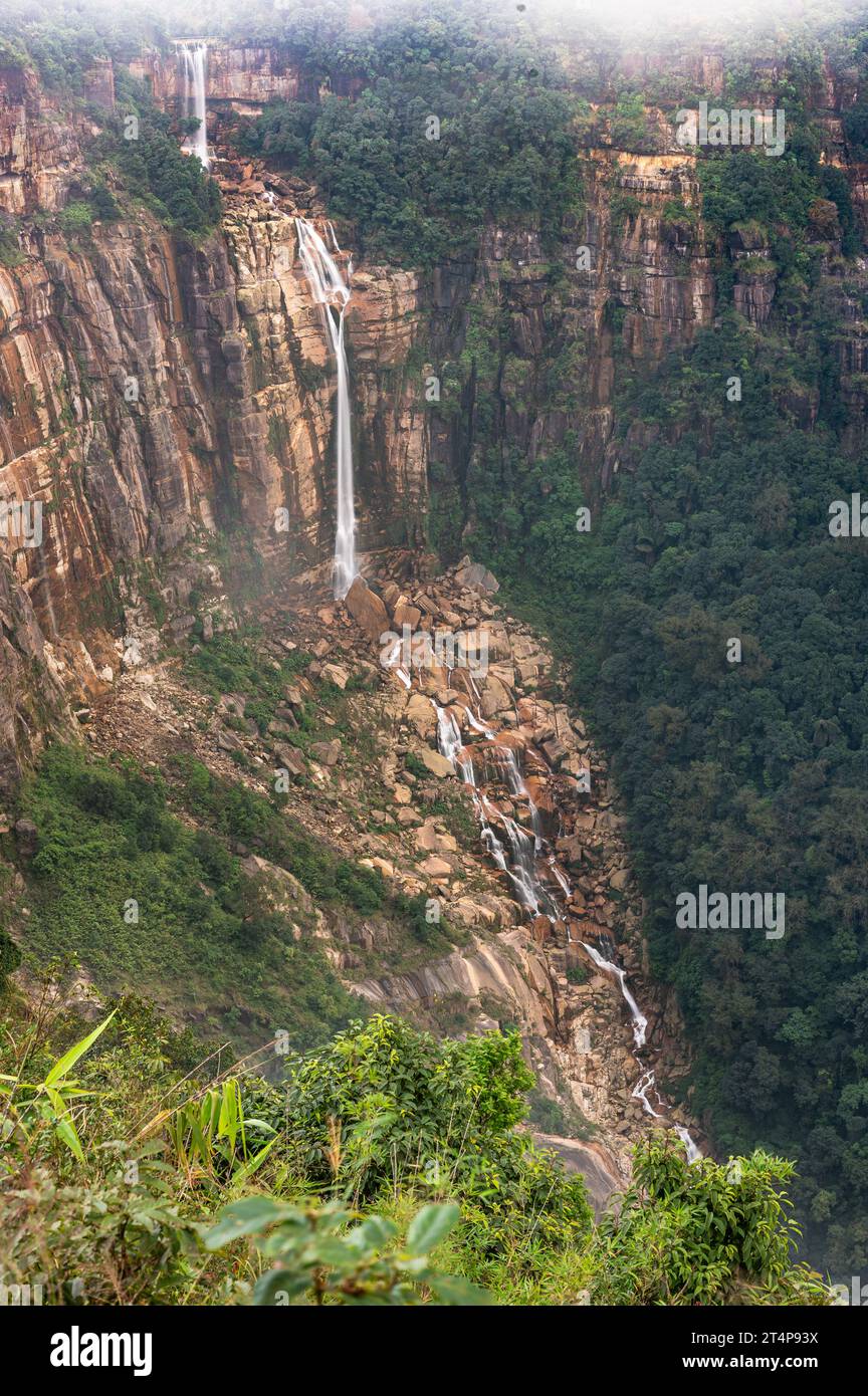 Wah kaba falls hi-res stock photography and images - Alamy