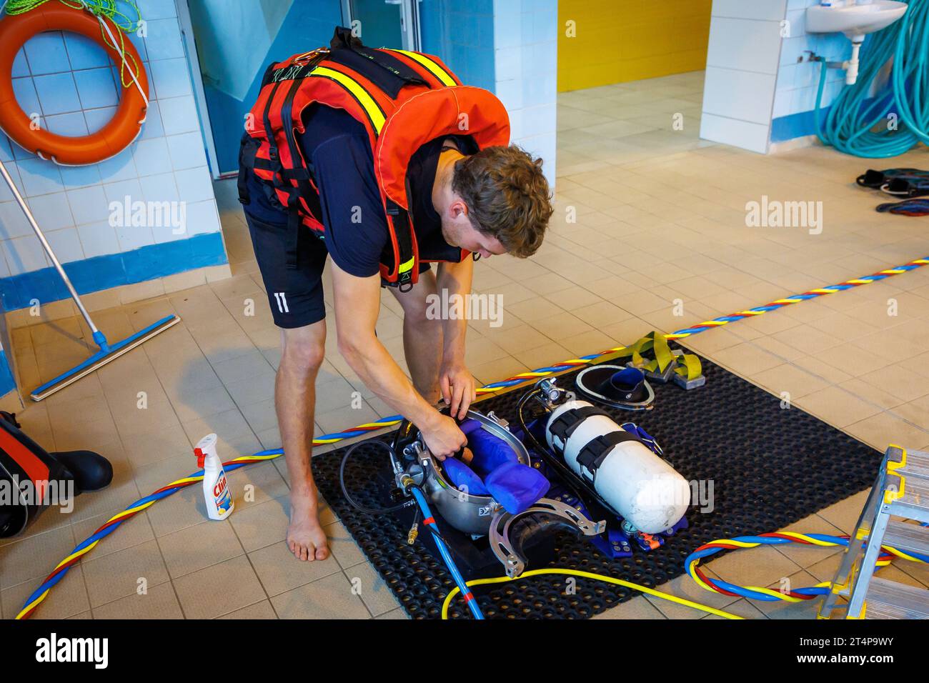 Practical parts of the Zero visibility diving, diver rescue training ...