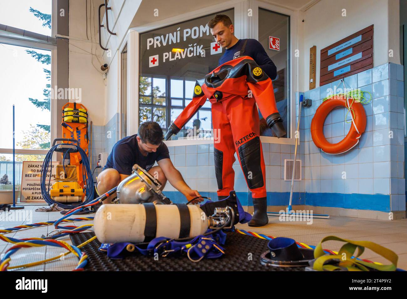 Practical parts of the Zero visibility diving, diver rescue training ...