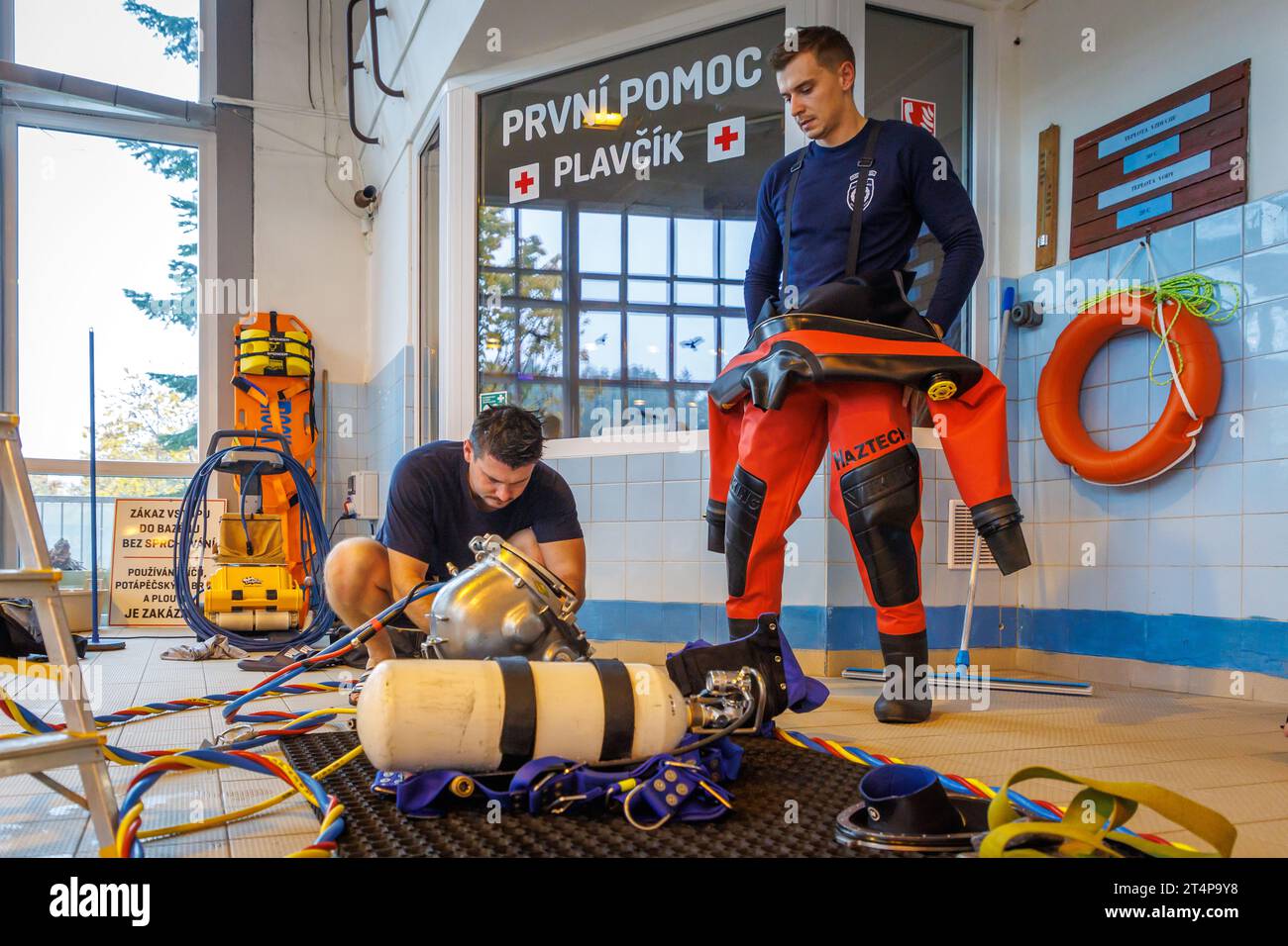 Practical parts of the Zero visibility diving, diver rescue training ...