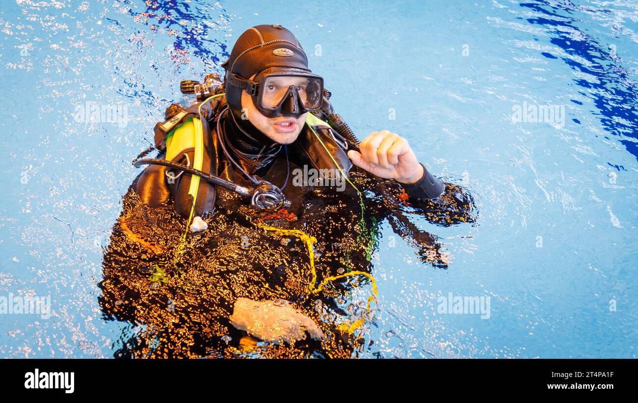 Practical parts of the Zero visibility diving, diver rescue training ...