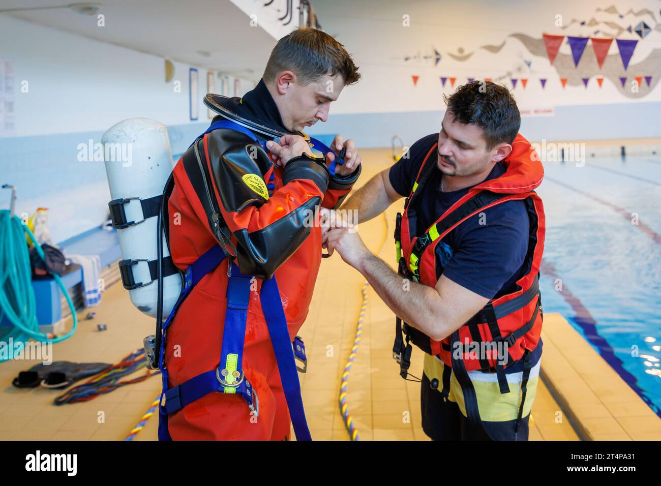 Practical parts of the Zero visibility diving, diver rescue training ...