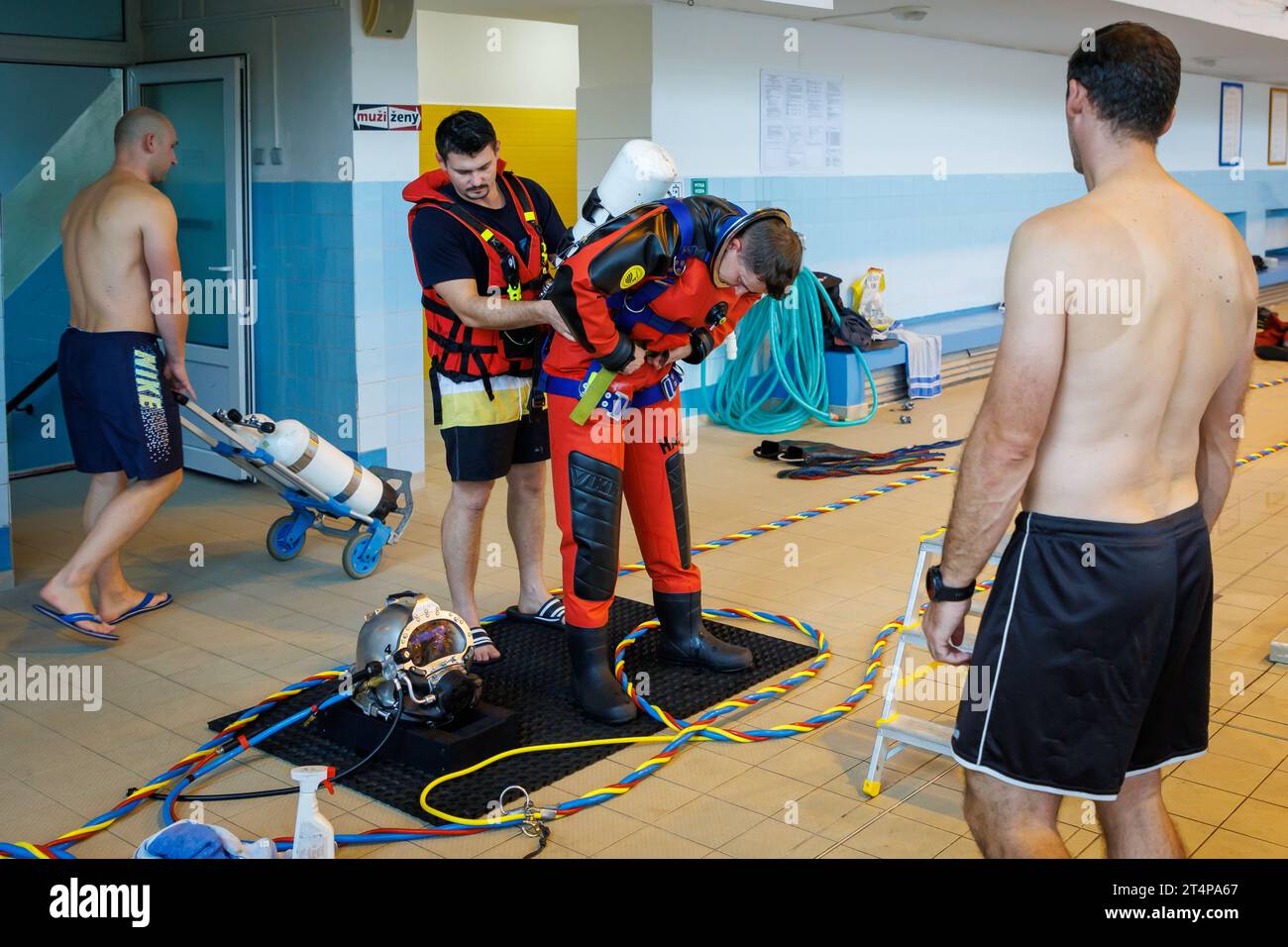 Practical parts of the Zero visibility diving, diver rescue training ...