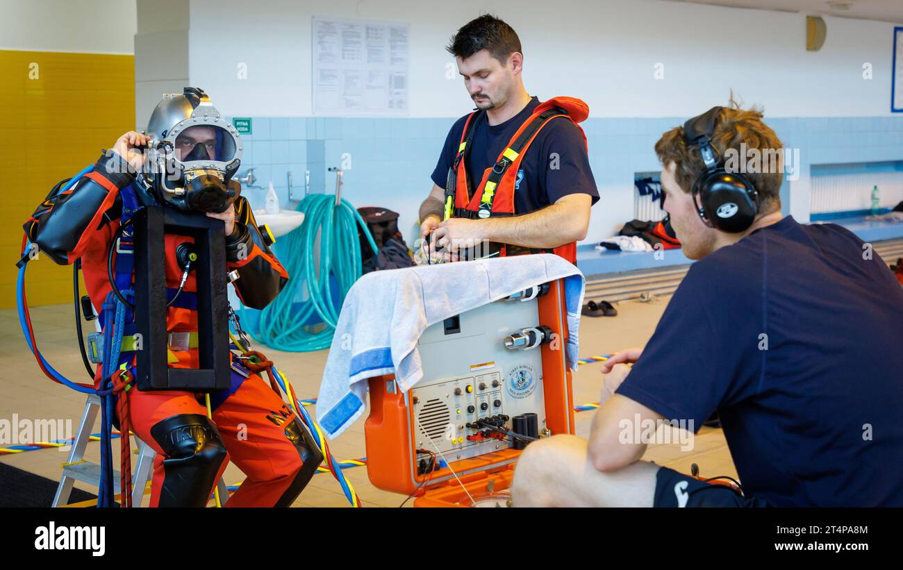 Practical parts of the Zero visibility diving, diver rescue training ...