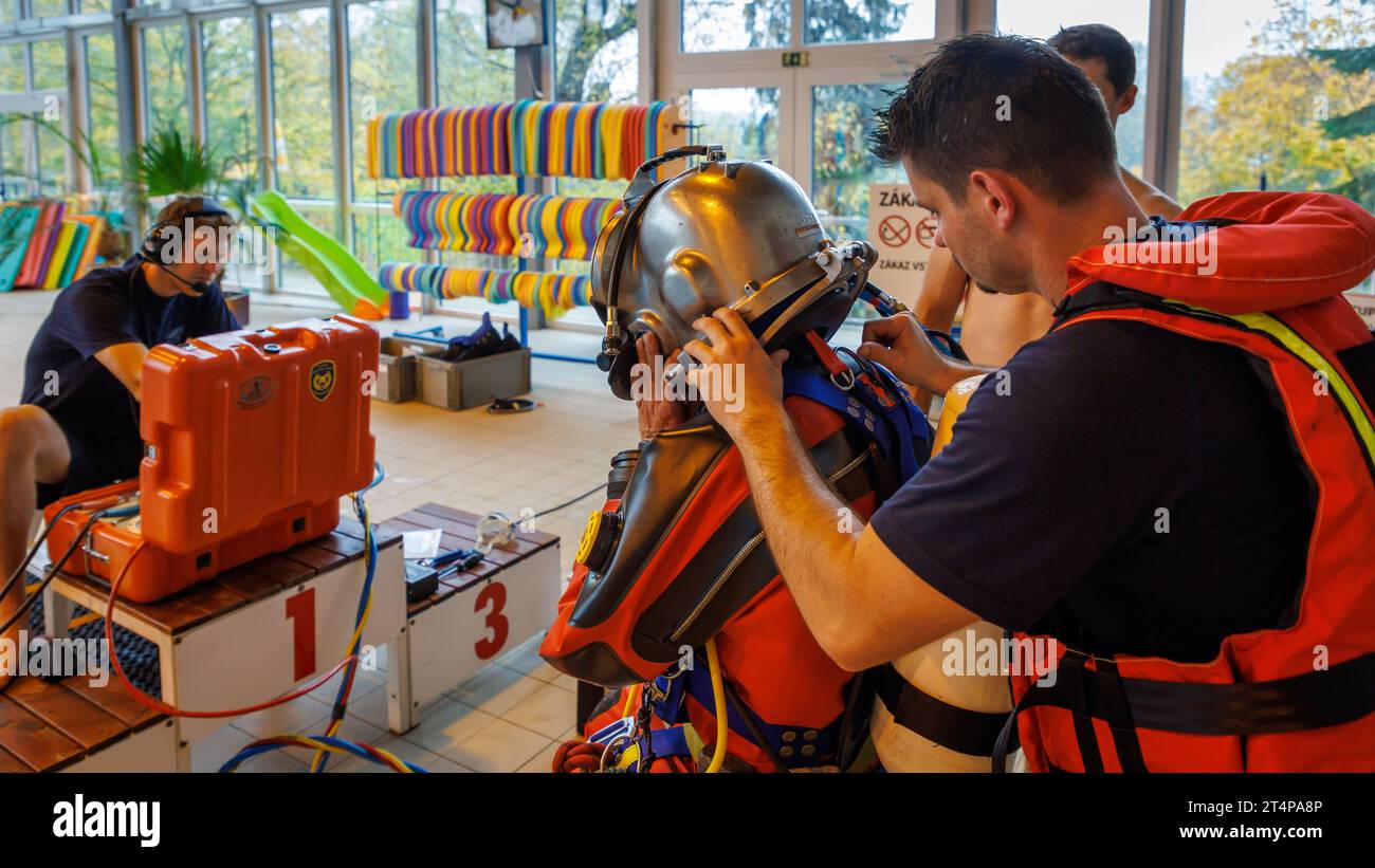 Practical parts of the Zero visibility diving, diver rescue training ...