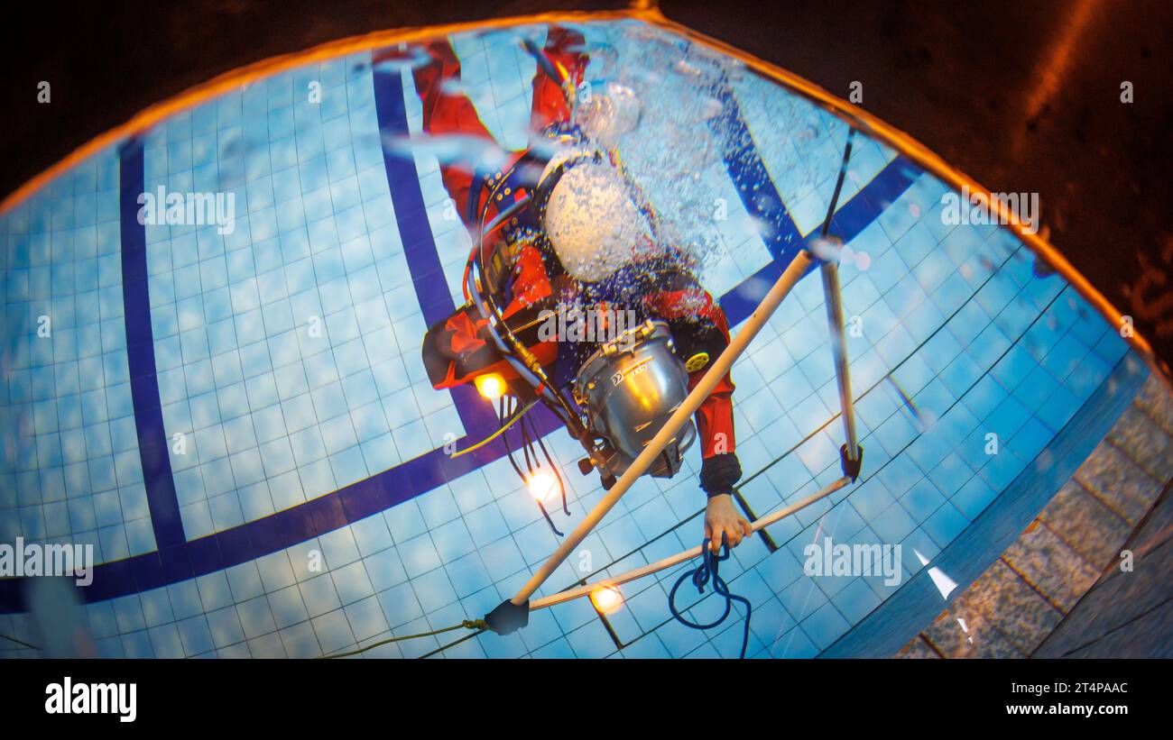 Practical parts of the Zero visibility diving, diver rescue training ...