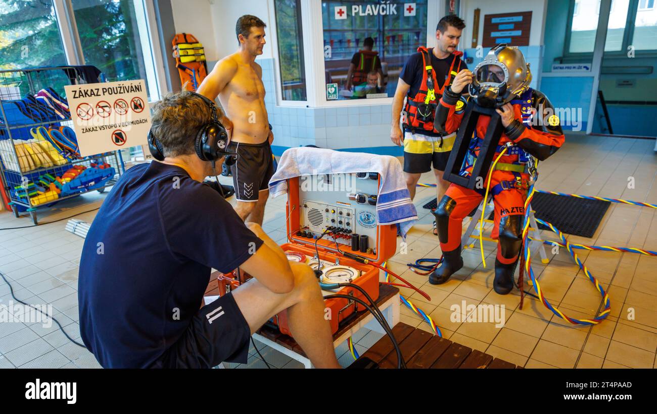 Practical parts of the Zero visibility diving, diver rescue training ...