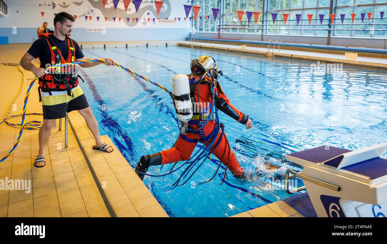 Practical parts of the Zero visibility diving, diver rescue training ...