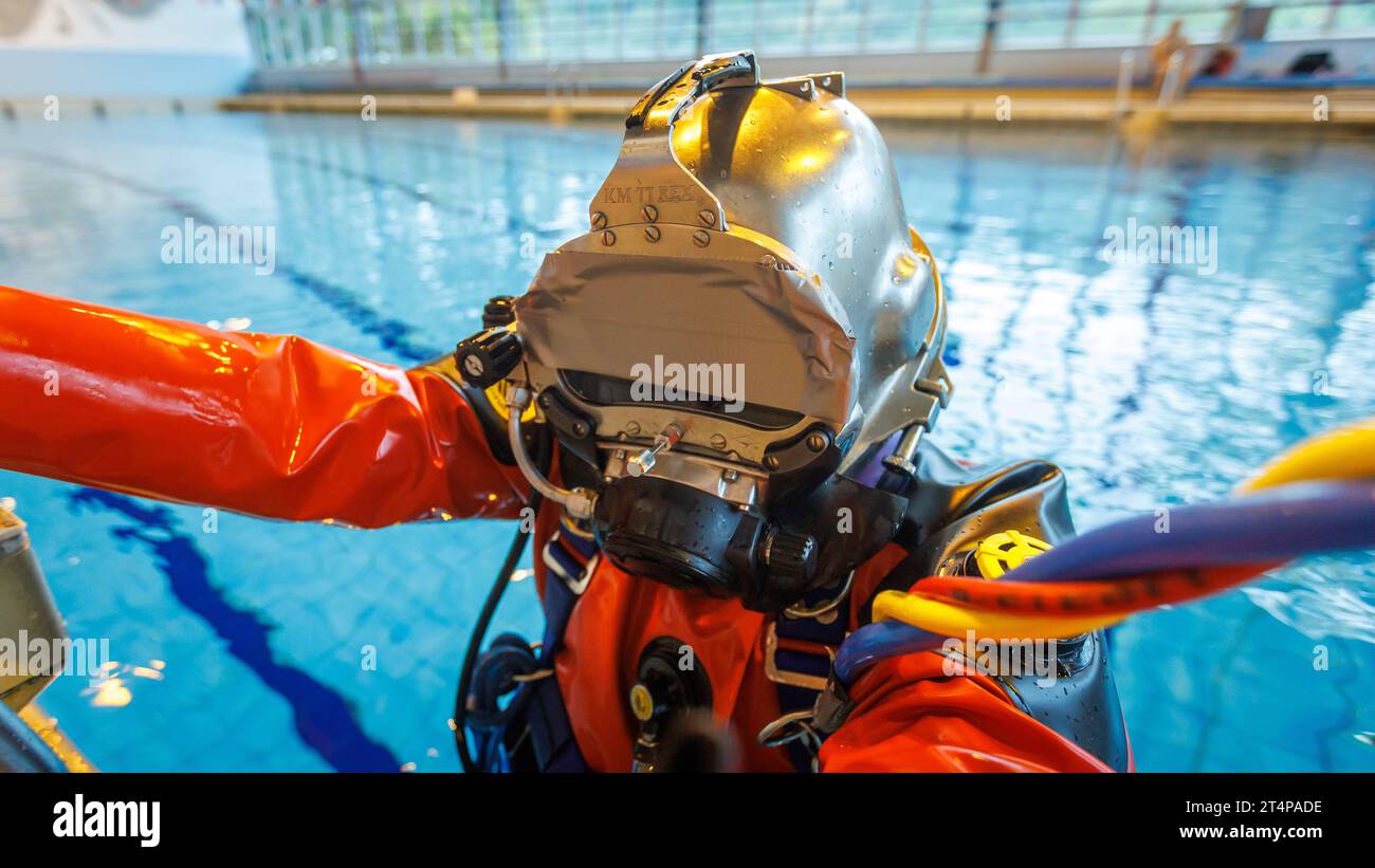 Practical parts of the Zero visibility diving, diver rescue training ...