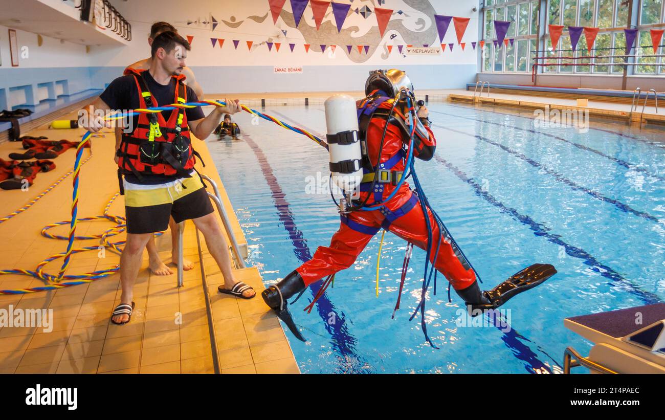 Practical parts of the Zero visibility diving, diver rescue training ...