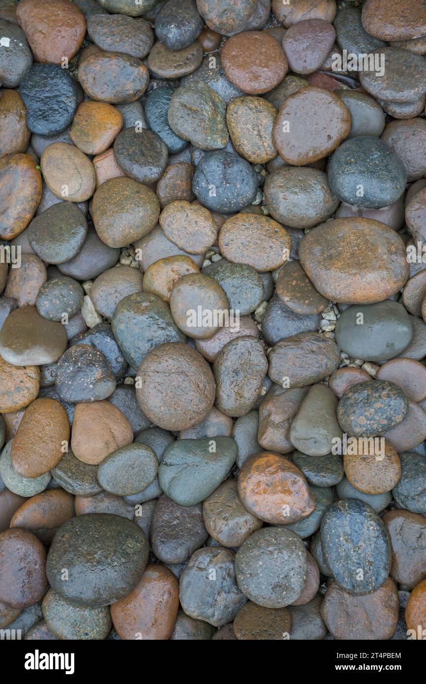 Wet rock river texture background Stock Photo - Alamy