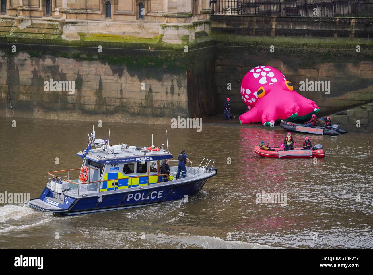London, UK. 1 November 2023. A police patrol boat approaches as ...