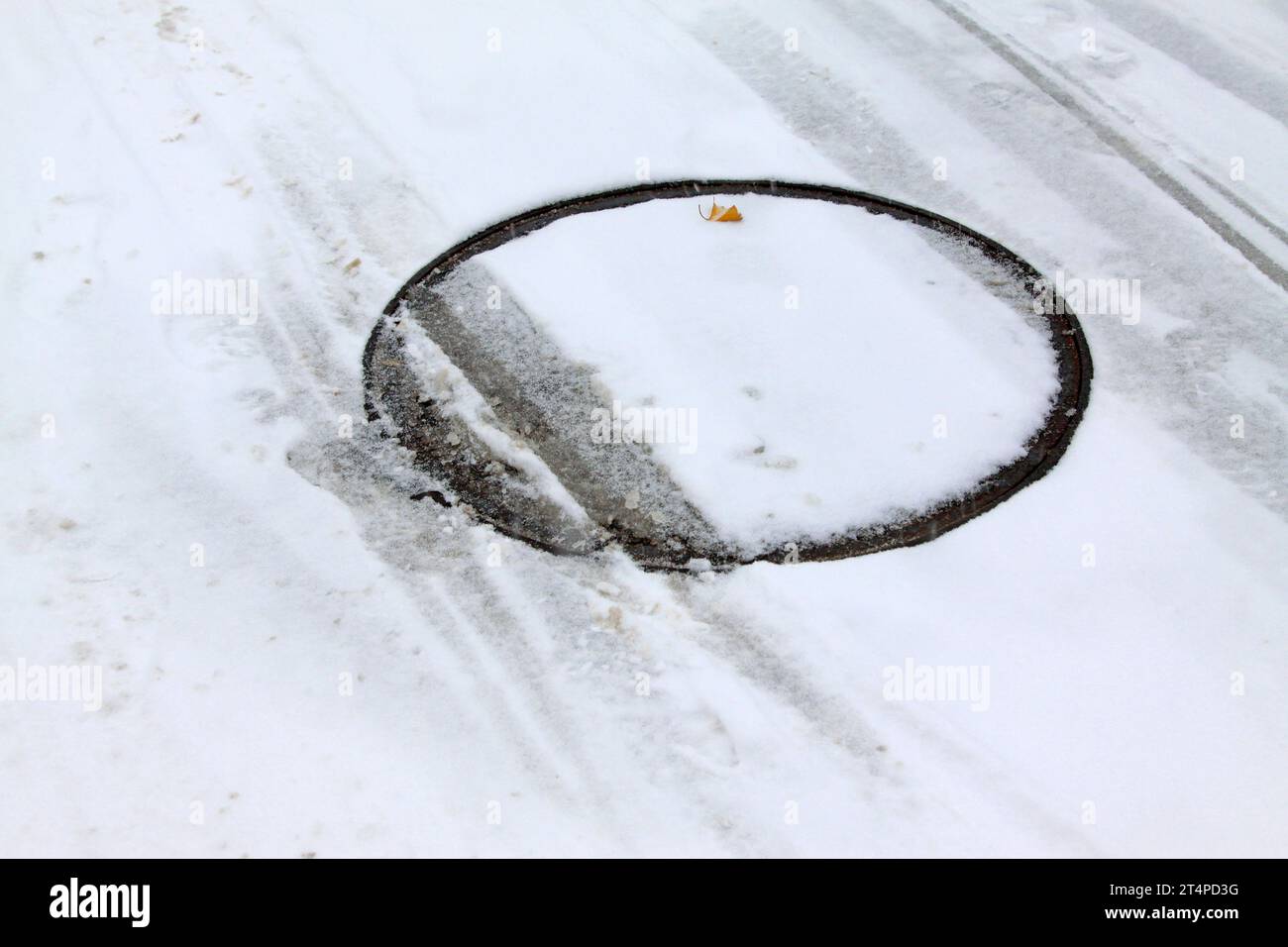 Manhole covers in the snow Stock Photo - Alamy