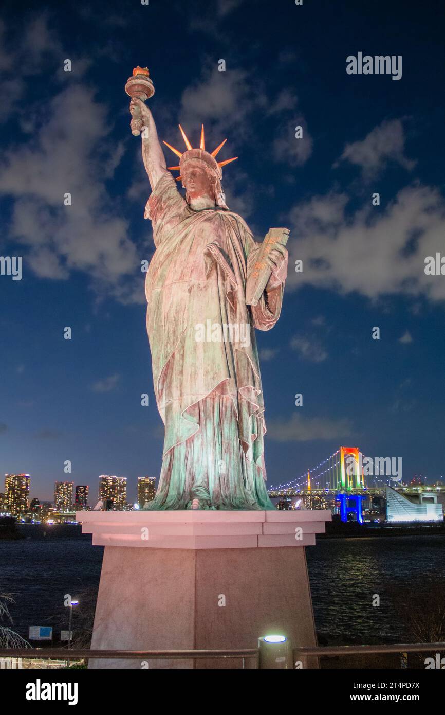 Sculpture in odaiba japan hi-res stock photography and images - Alamy