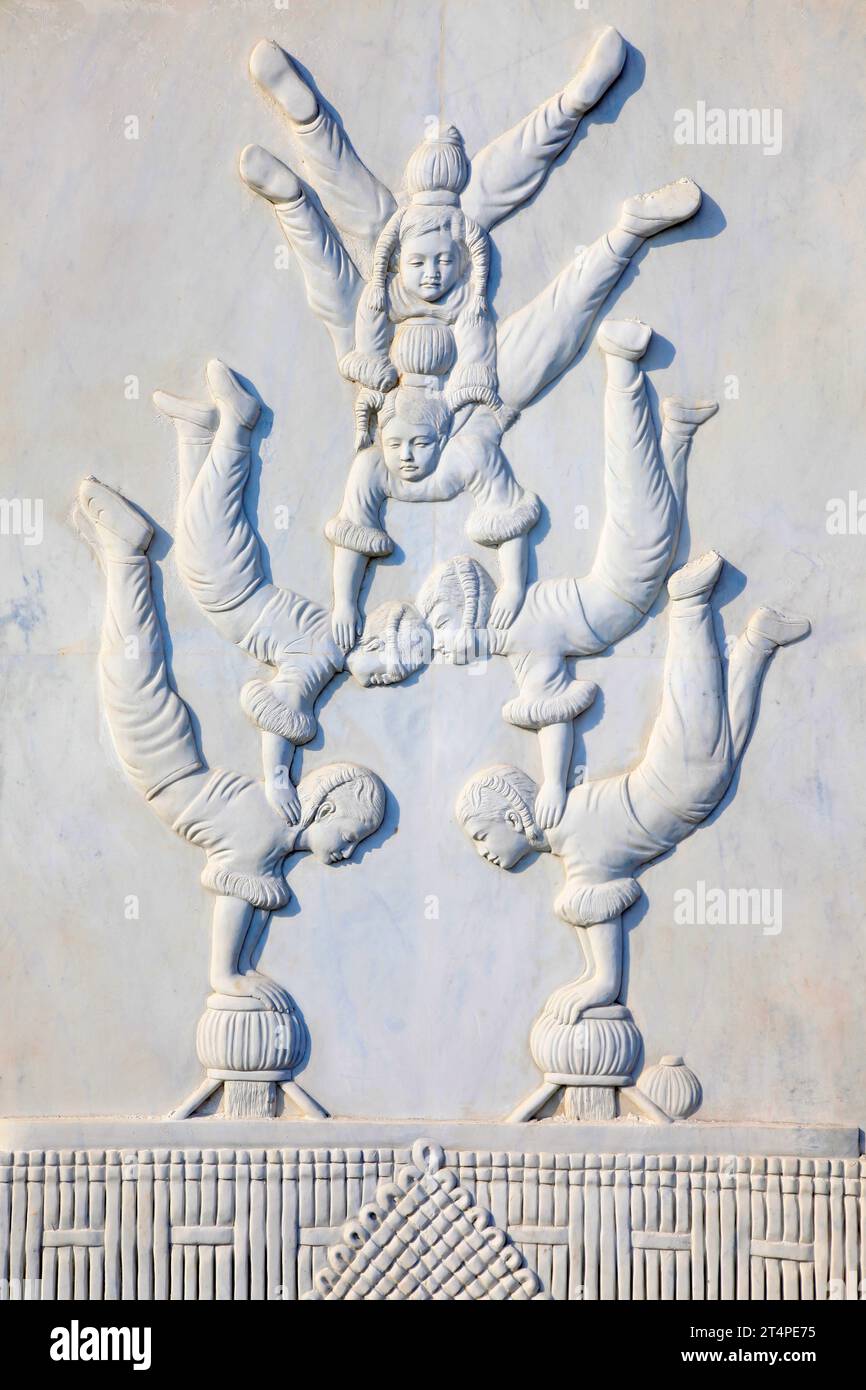 Acrobatic pyramid hi-res stock photography and images - Alamy