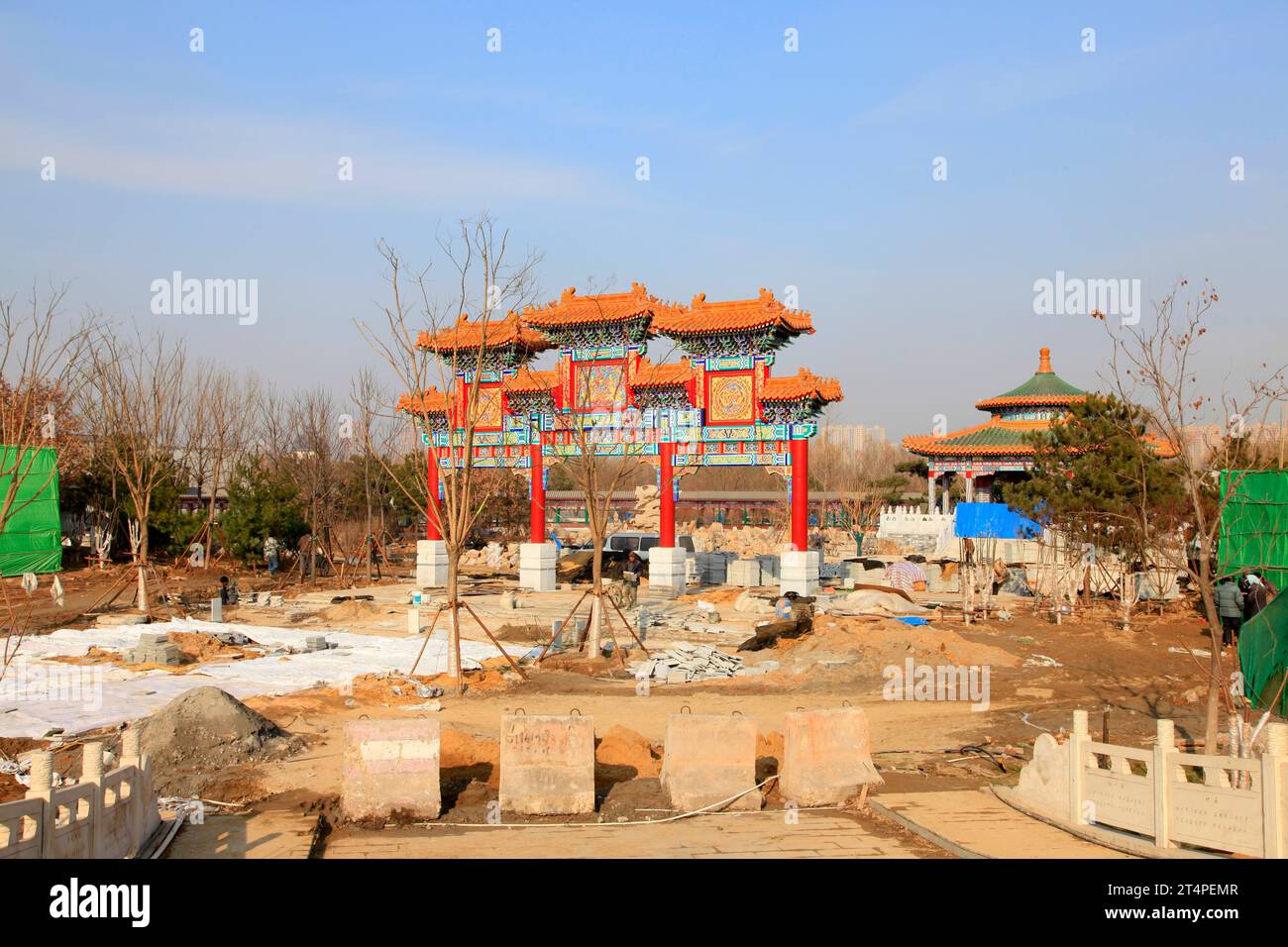 Chinese traditional arch construction site Stock Photo - Alamy