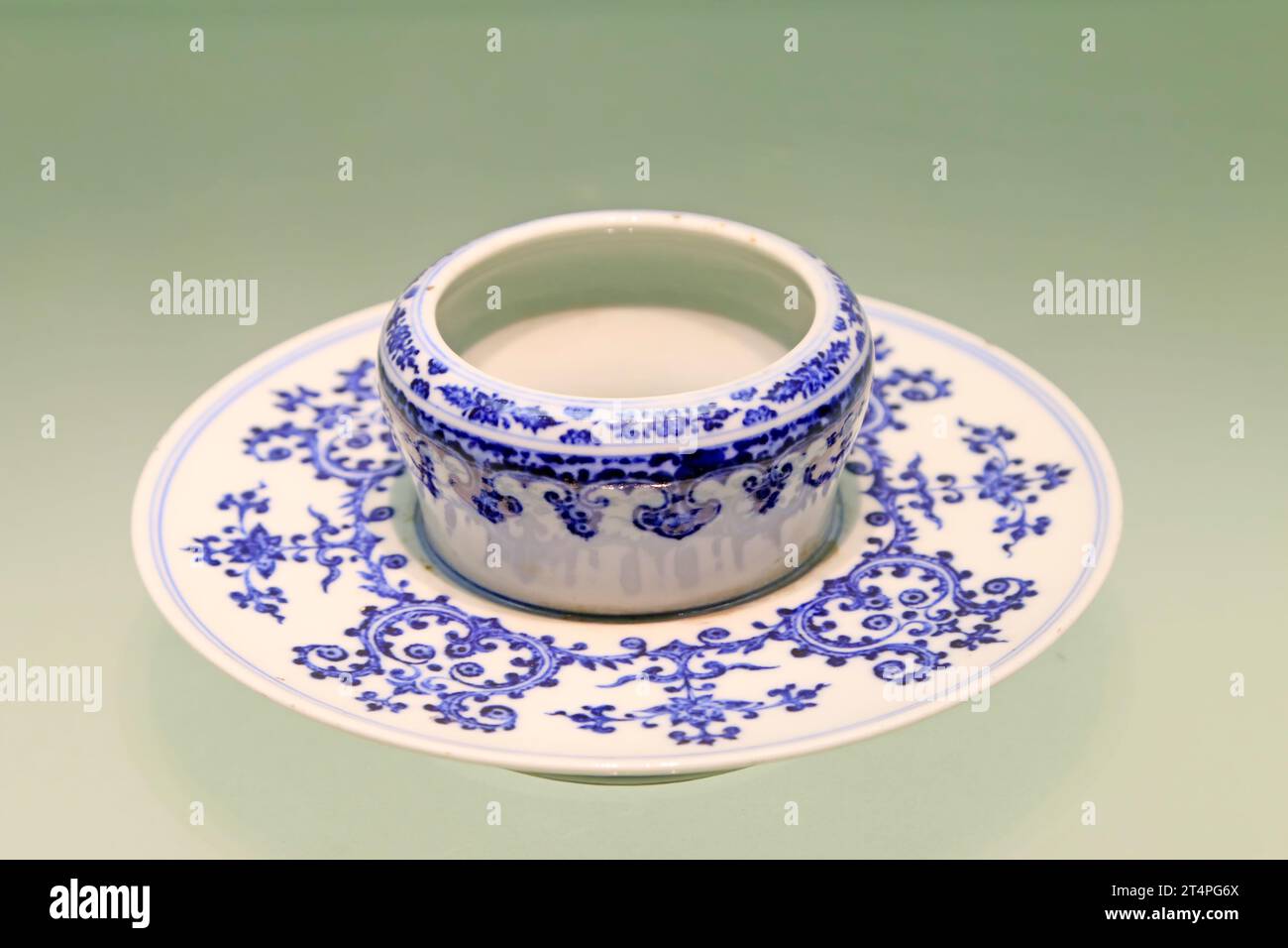 Chinese ancient ceramic ware Stock Photo - Alamy