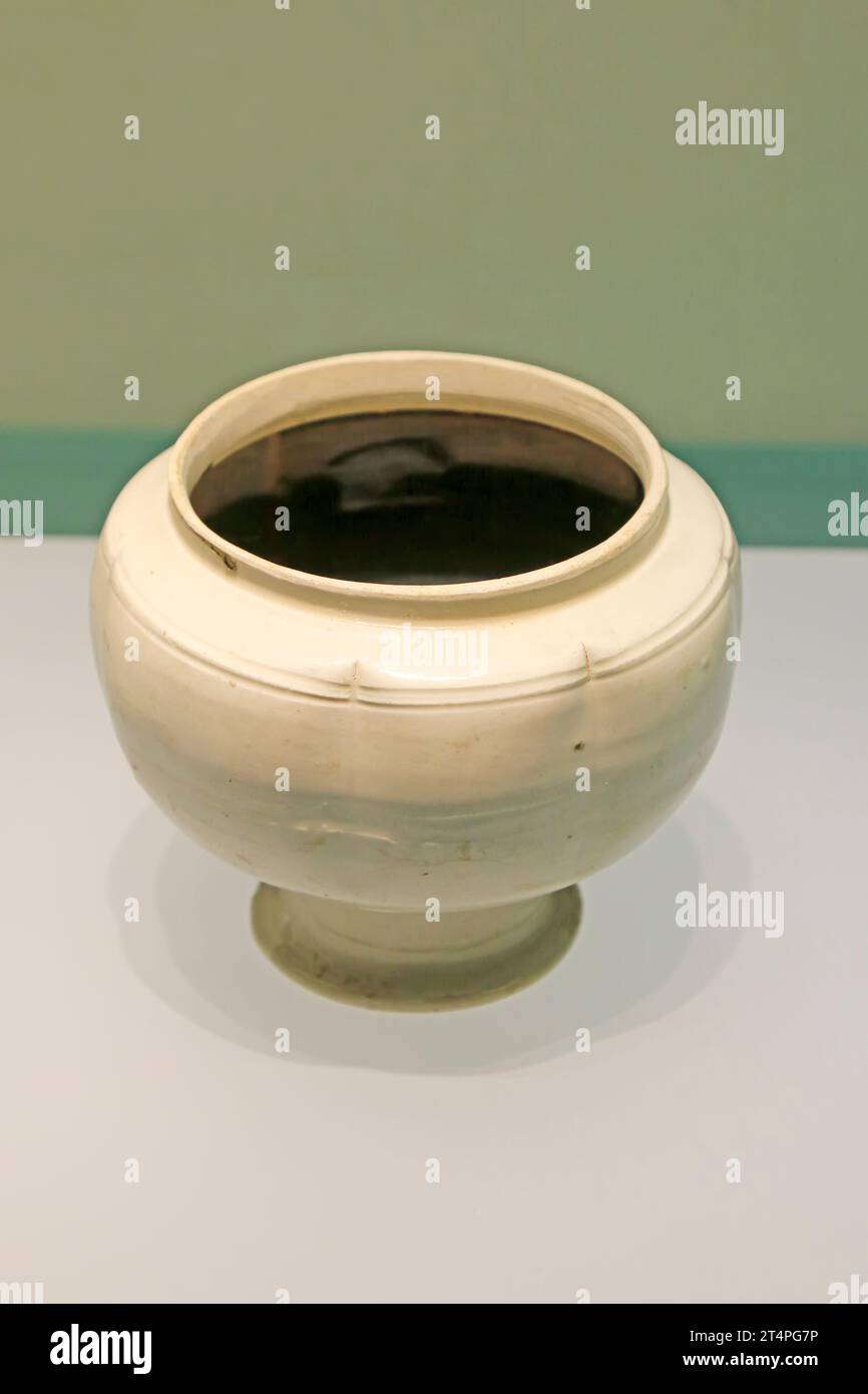 Chinese ancient ceramic ware Stock Photo - Alamy