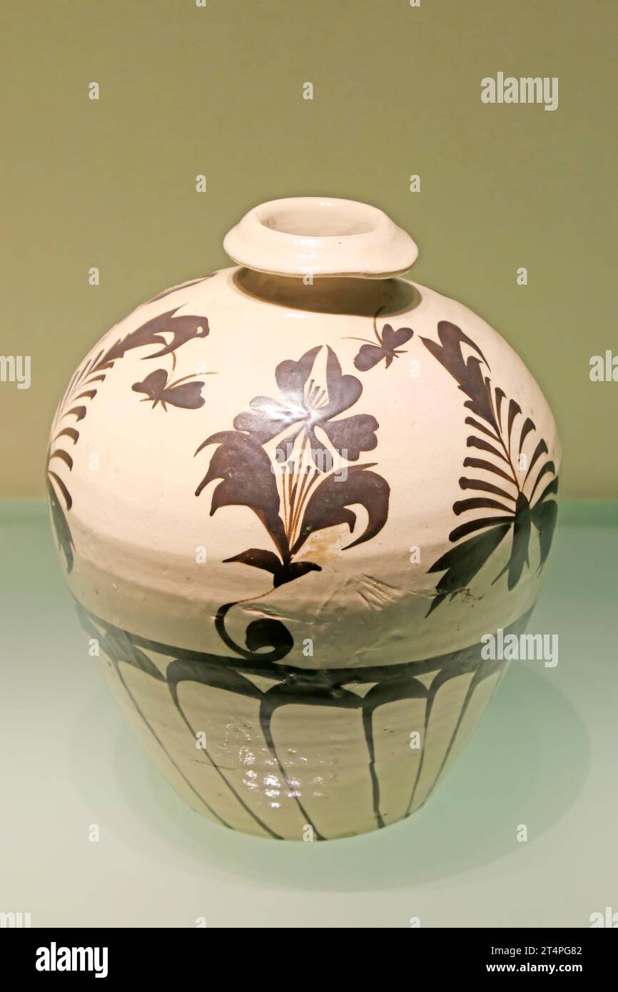 Chinese ancient ceramic ware Stock Photo - Alamy