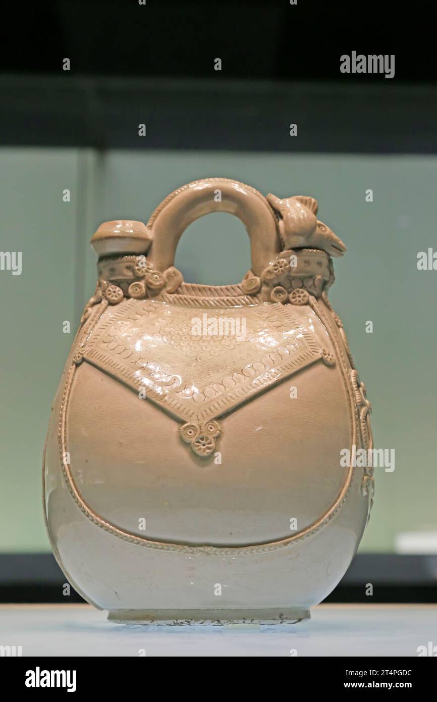 Chinese ancient ceramic ware Stock Photo - Alamy