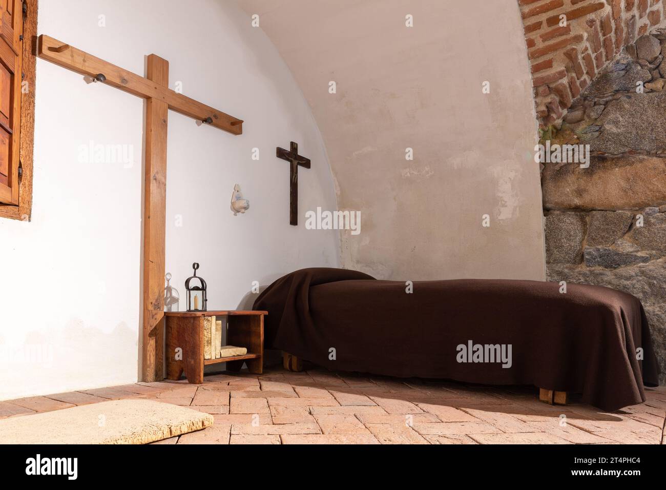 Monastic cell hi-res stock photography and images - Alamy