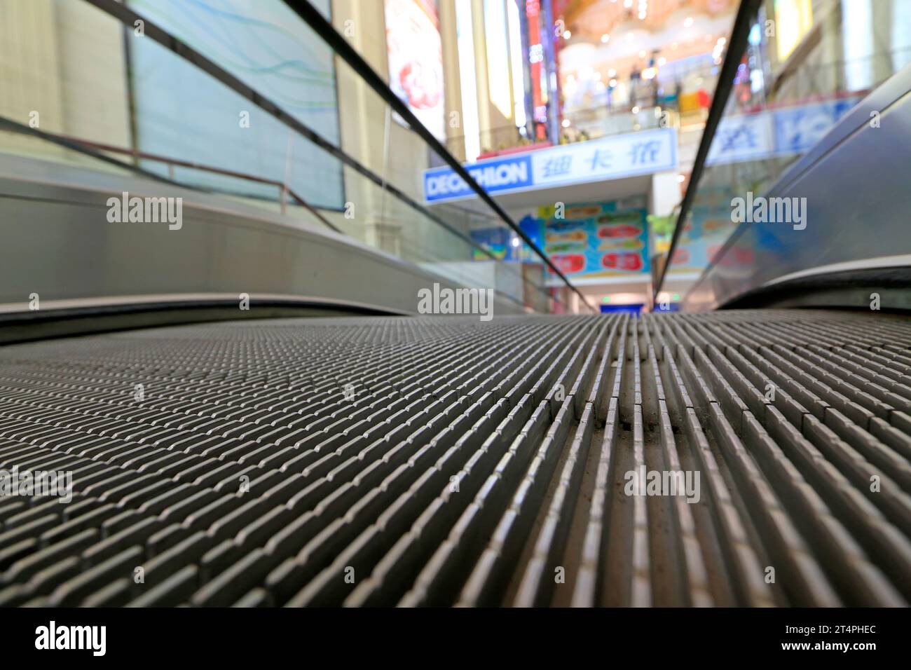 Elevator in the shopping mall Stock Photo - Alamy