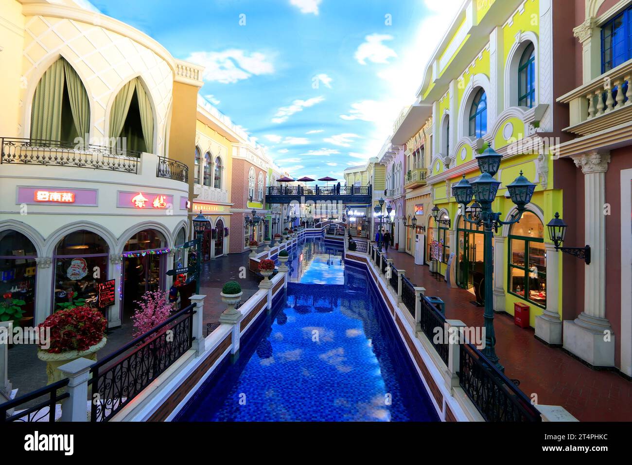 large building indoor garden Stock Photo - Alamy