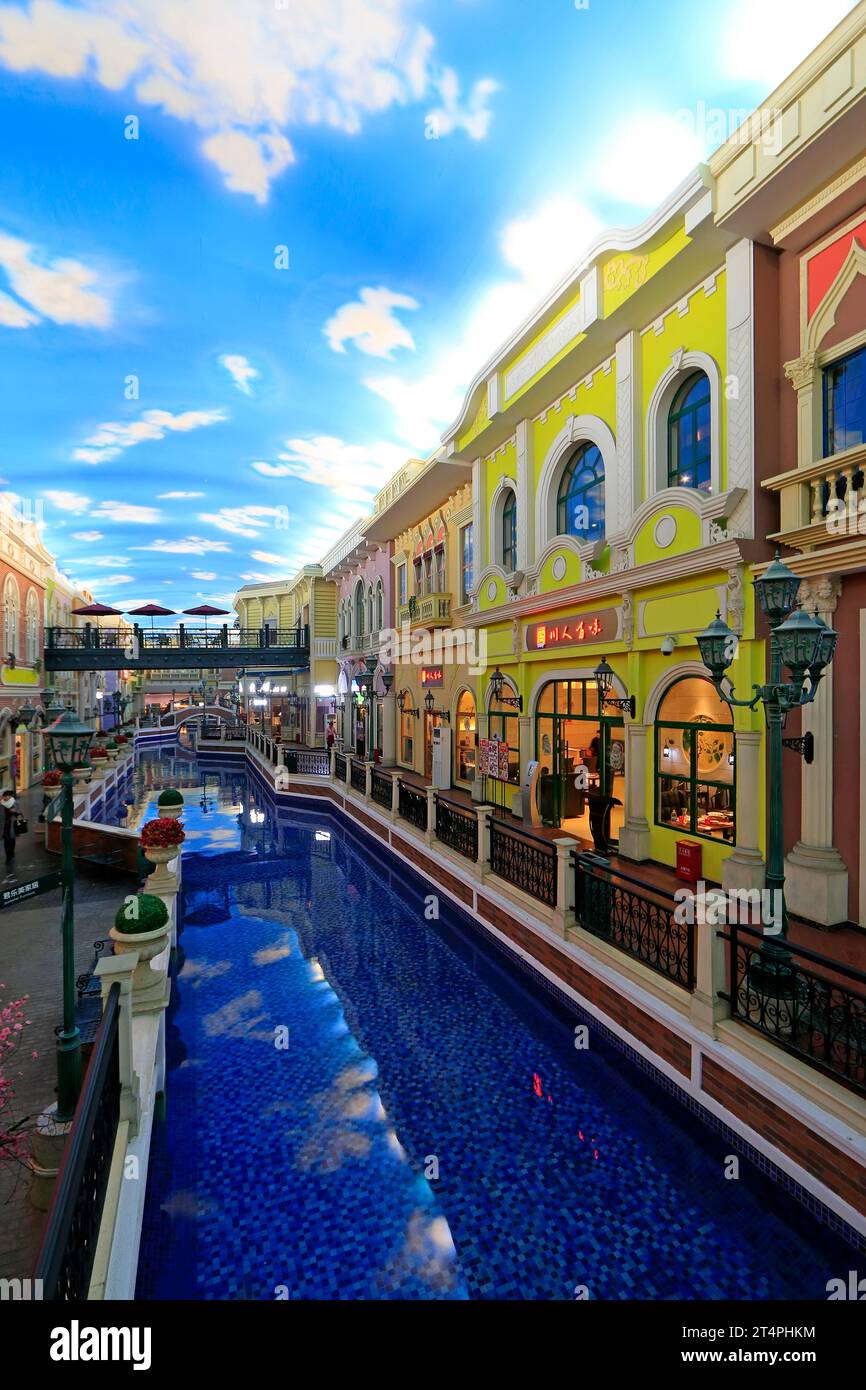 large building indoor garden Stock Photo - Alamy