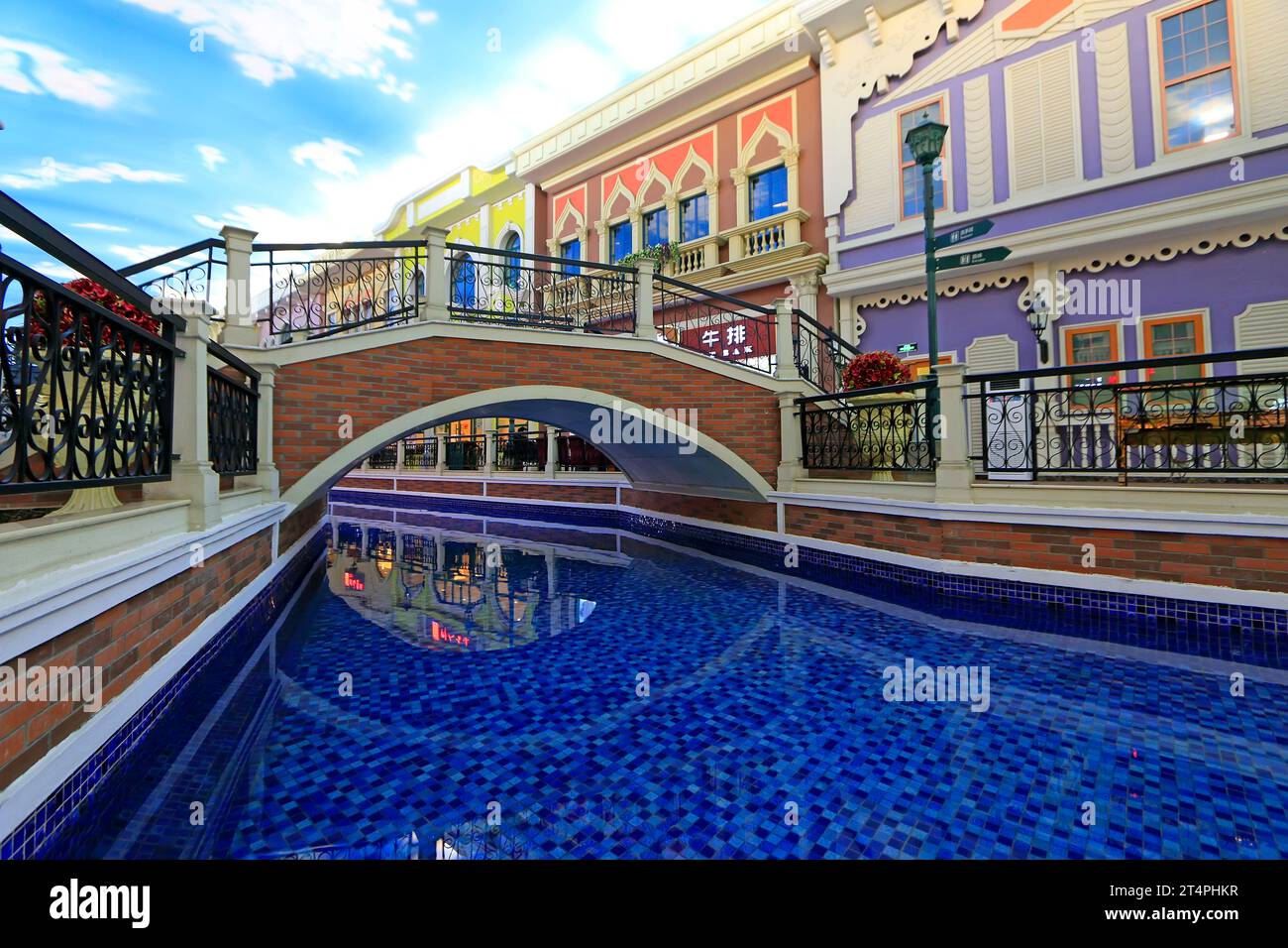 Large chinese bridges hi-res stock photography and images - Alamy