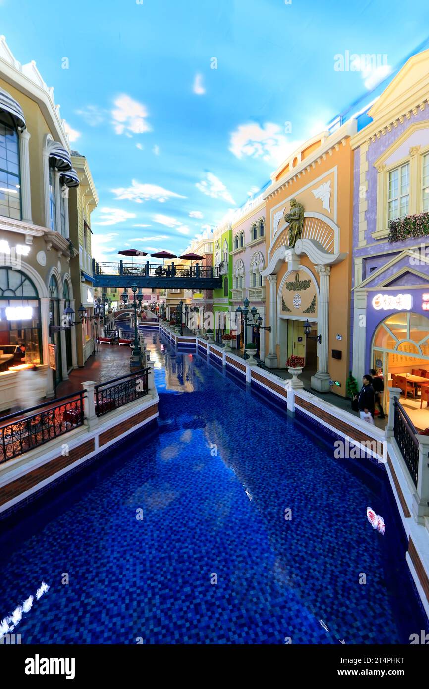 large building indoor garden Stock Photo - Alamy